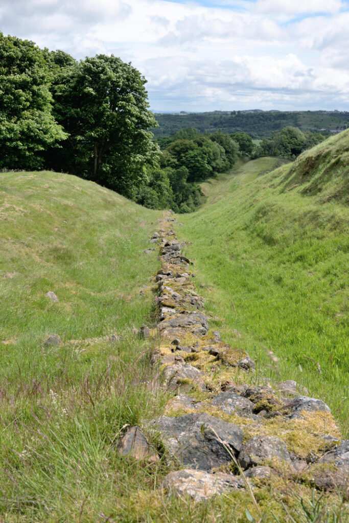 Features - The Wall at the End of the Empire - Archaeology Magazine ...