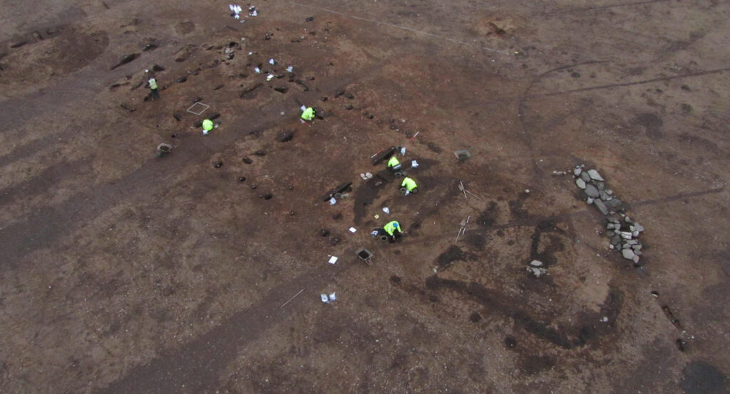 News - Scotland's Largest Early Neolithic Timber Hall Unearthed ...