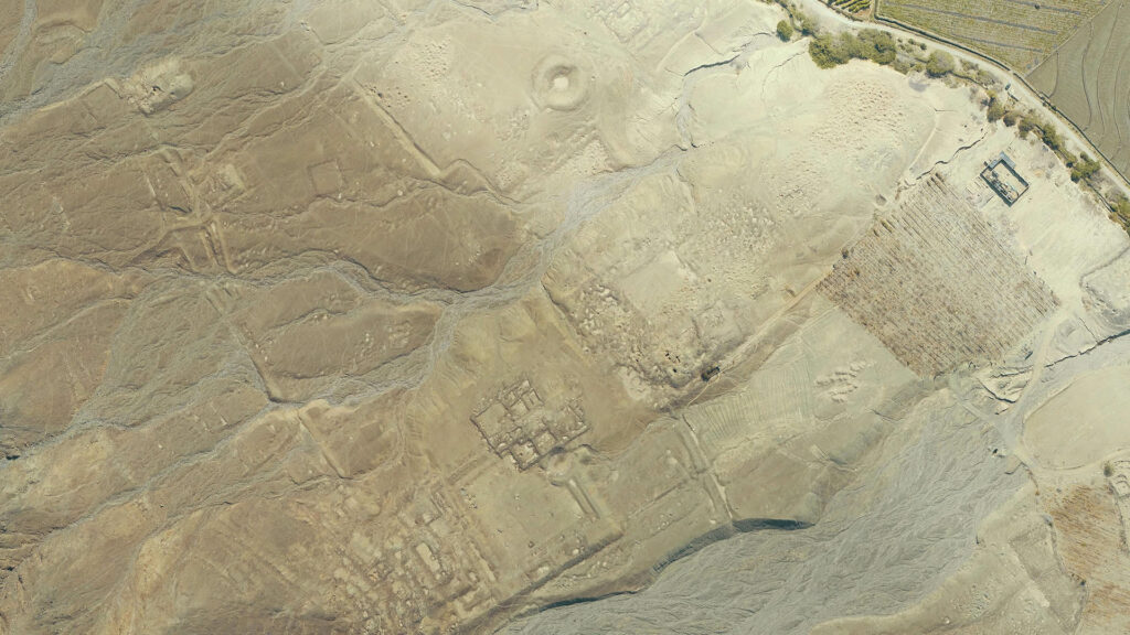 News - Pre-Inca Temple Wall Uncovered in Peru - Archaeology Magazine