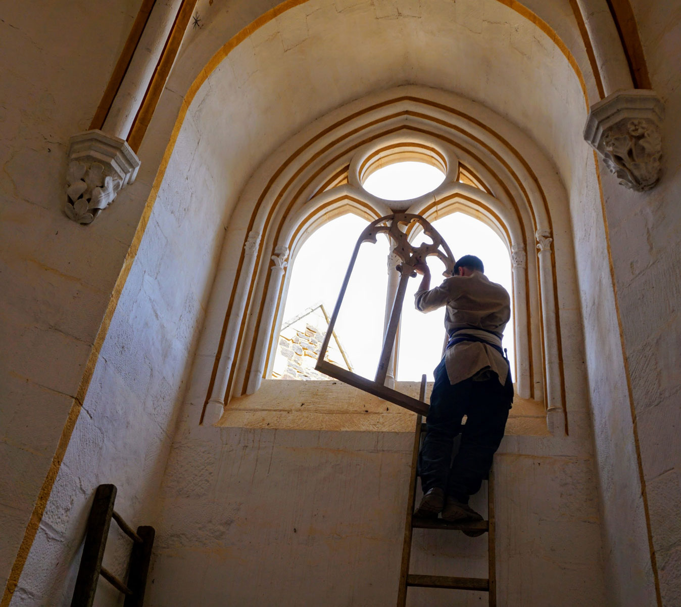 Features - How to Build a Medieval Castle - Archaeology Magazine ...