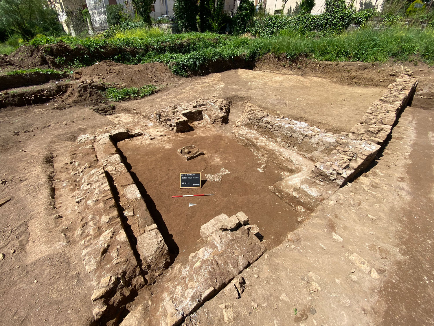 News - 2,400-Year-Old Tombs and Possible Shrine Uncovered in Rome ...